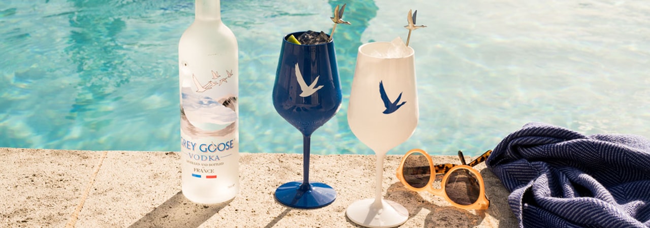 Best Summer Vacation Cocktails for the Beach, Pool and Lake | GREY GOOSE