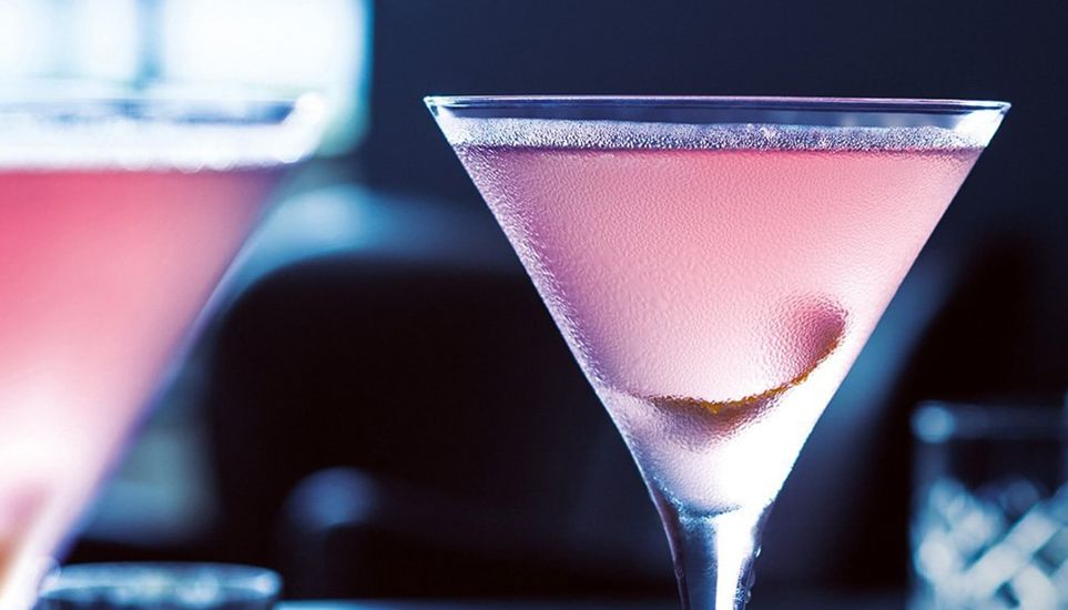 Best Cosmopolitan Cocktail Guide | GREY GOOSE