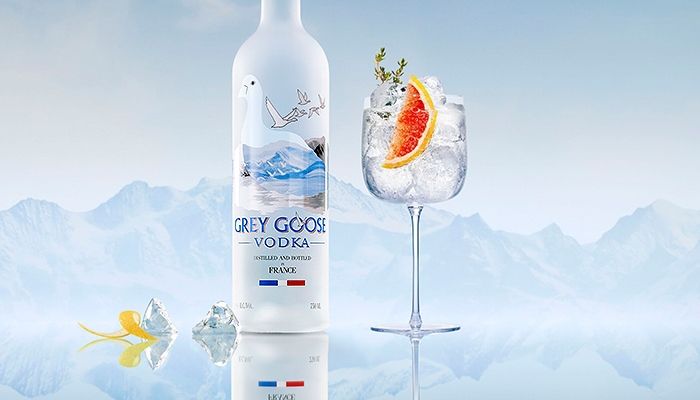 Sparkling vs. Tonic vs. Soda Water for Cocktail Mixers | GREY GOOSE