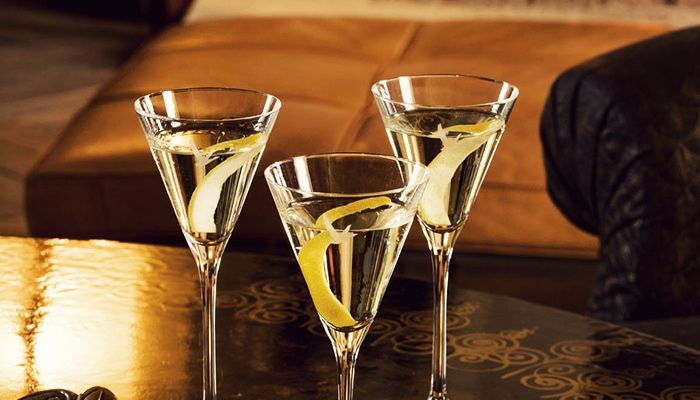 How to Order a Martini Cocktail at a Bar or Restaurant | GREY GOOSE