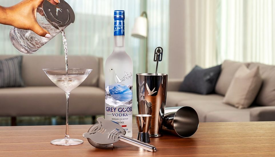 How to Throw a Martini Cocktail Themed Party | GREY GOOSE