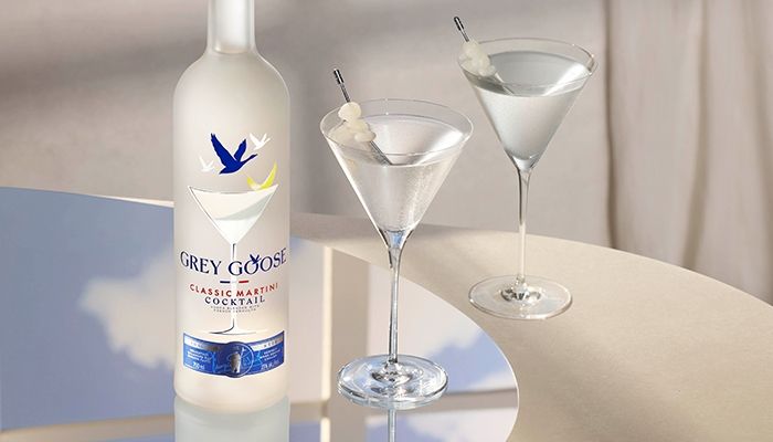 How to Serve and Garnish Bottled Martini Cocktails ® | GREY GOOSE