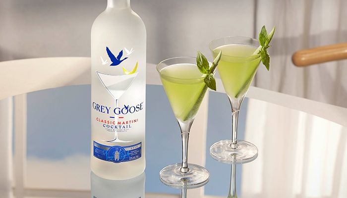How to Serve and Garnish Bottled Martini Cocktails ® | GREY GOOSE